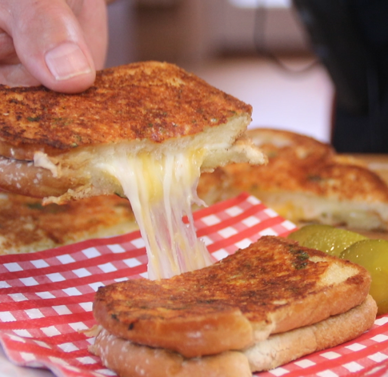 Ultimate Garlic Bread Grilled Cheese Sandwich – Cook n' Share
